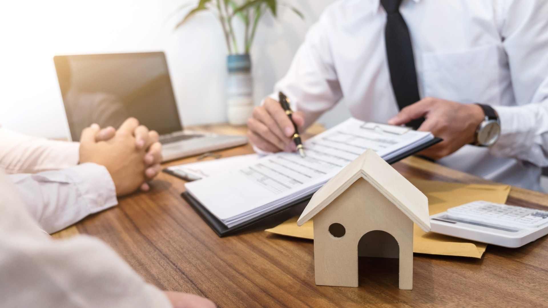 What Is a Holdover Tenant? Rights and Laws - HousesLaw
